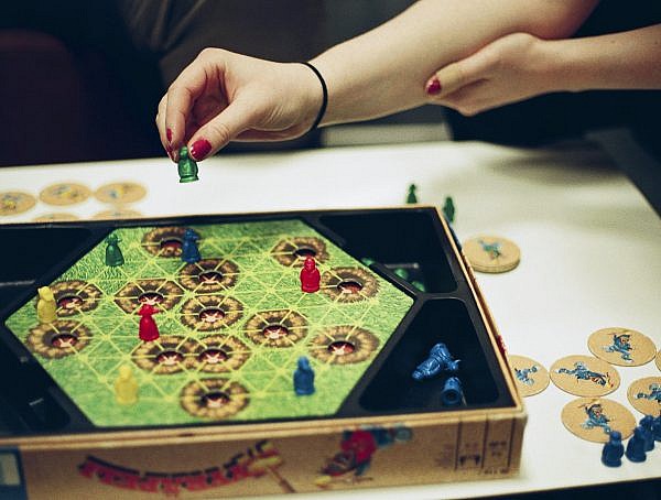The Mole in the Hole - Like chess but for adults - PlayLab! Magazine